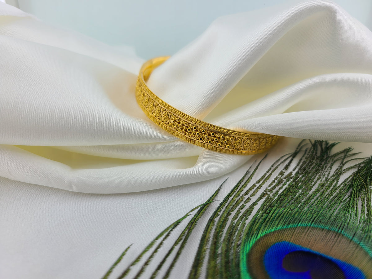 Plain Yellow Bangles | Royal Dubai Jewellers