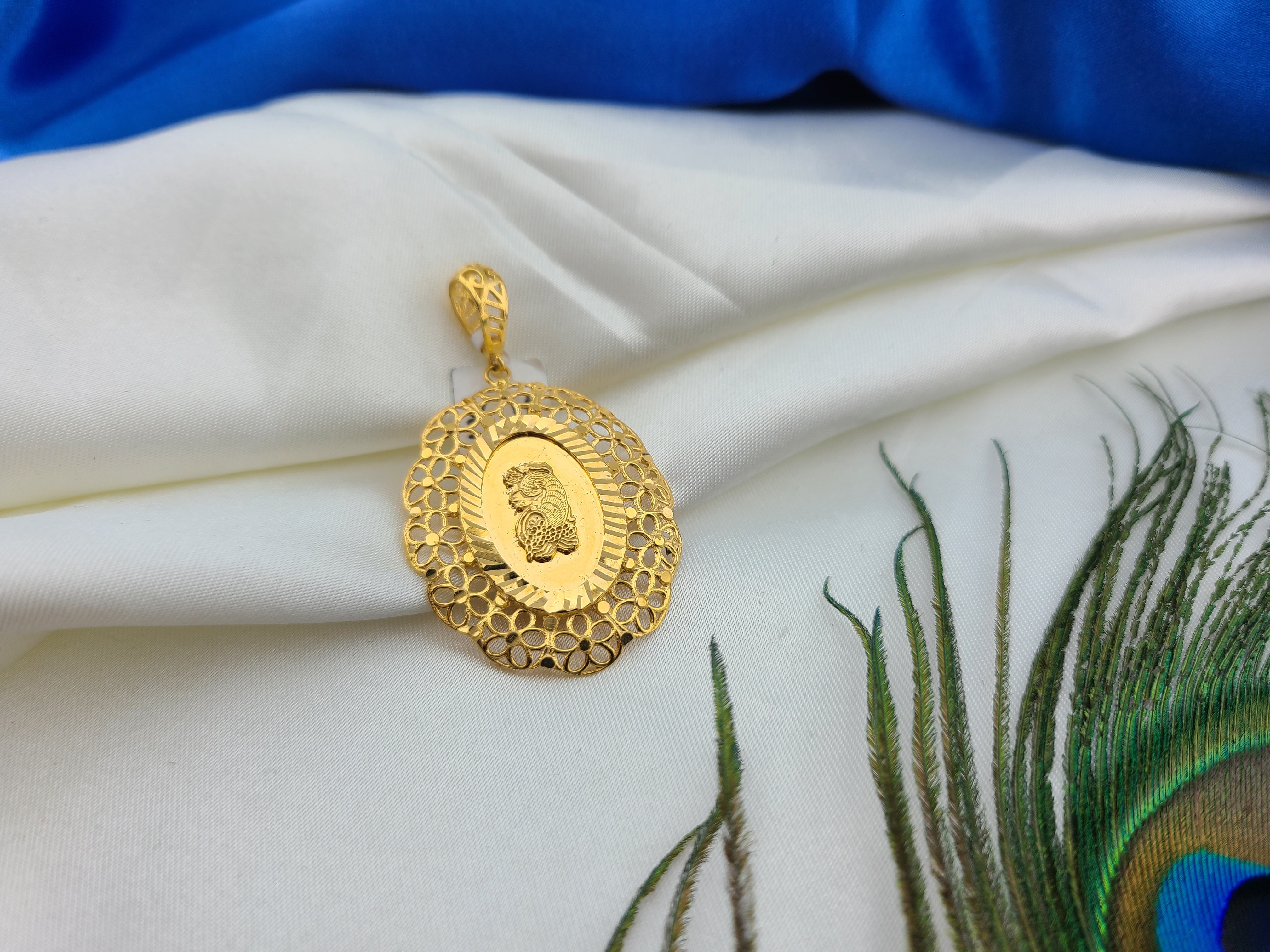 All Gold Fancy Pendant – Royal Dubai Jewellers